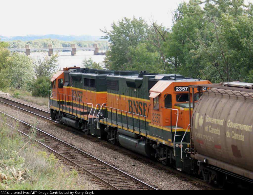 BNSF 2540 & 2357 near Lock 5A - 2